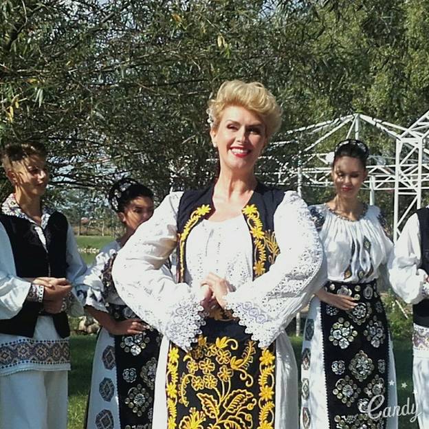 MARIA PAŞCALĂU: „De la dragoste şi dor”. Plus VIDEO | LOGO paper