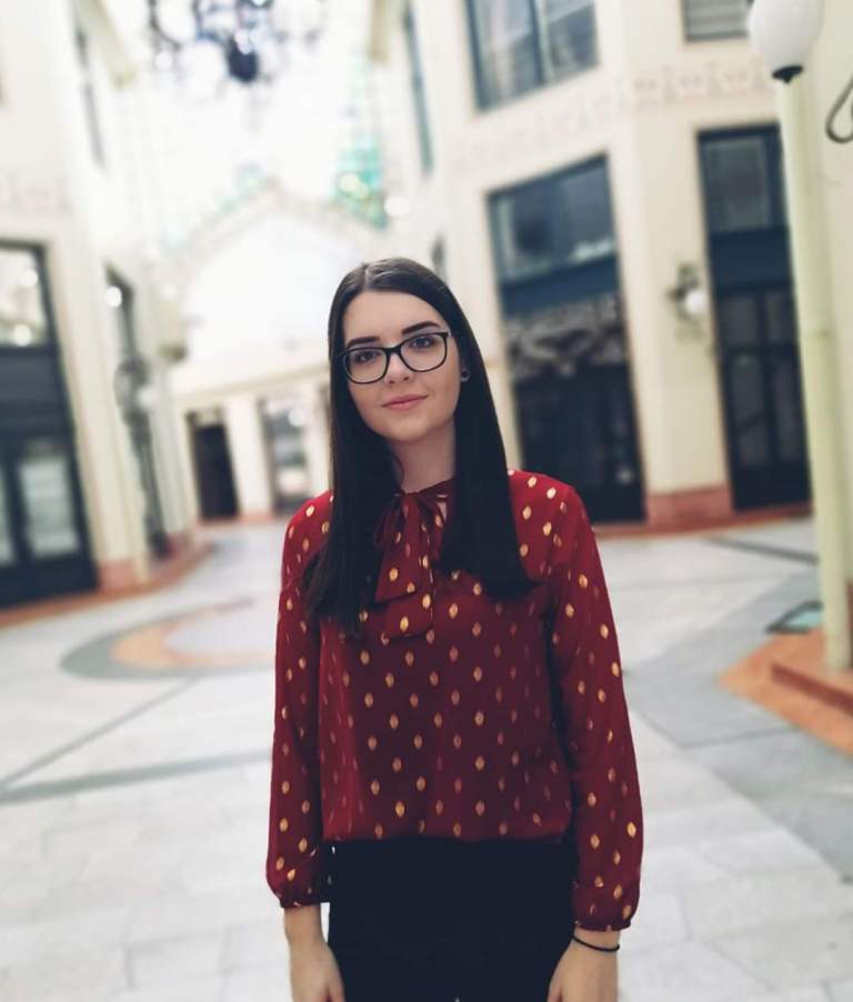 ANDREEA FEHER: Am avut totul neavând nimic! | LOGO paper