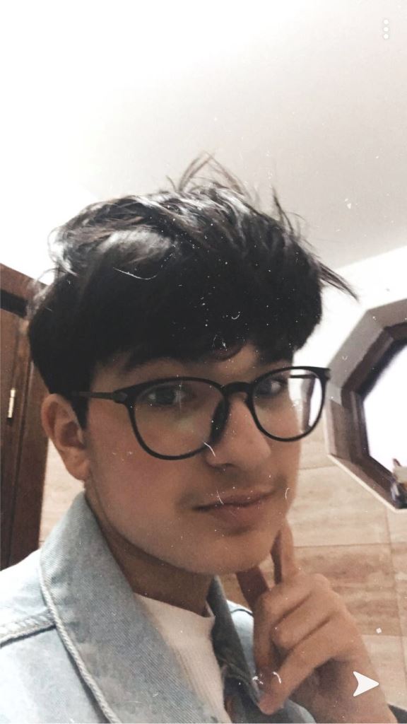 RĂZVAN: Un profesor bun se pune în pantofii elevului | LOGO paper