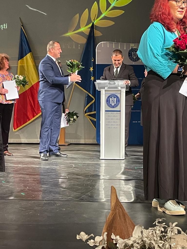 ANAMARIA & BIANCA: Cei mai buni elevi premiați la Opera Națională ...