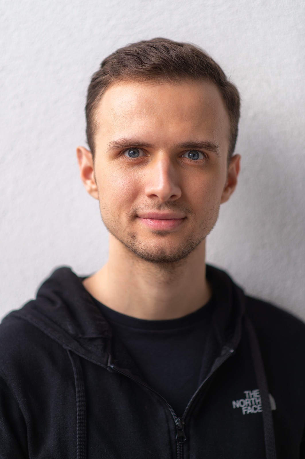 Un super-erou al erei digitale în vizită la Ghibu! | LOGO paper