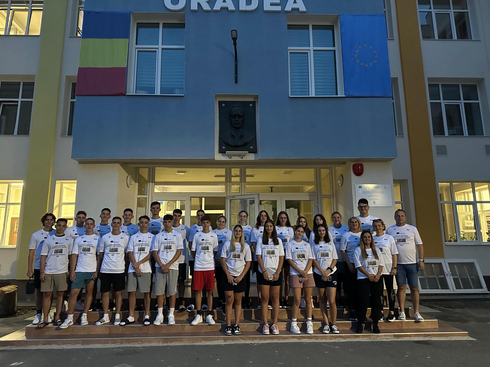 24 de elevi și patru profesori în Atena | LOGO paper