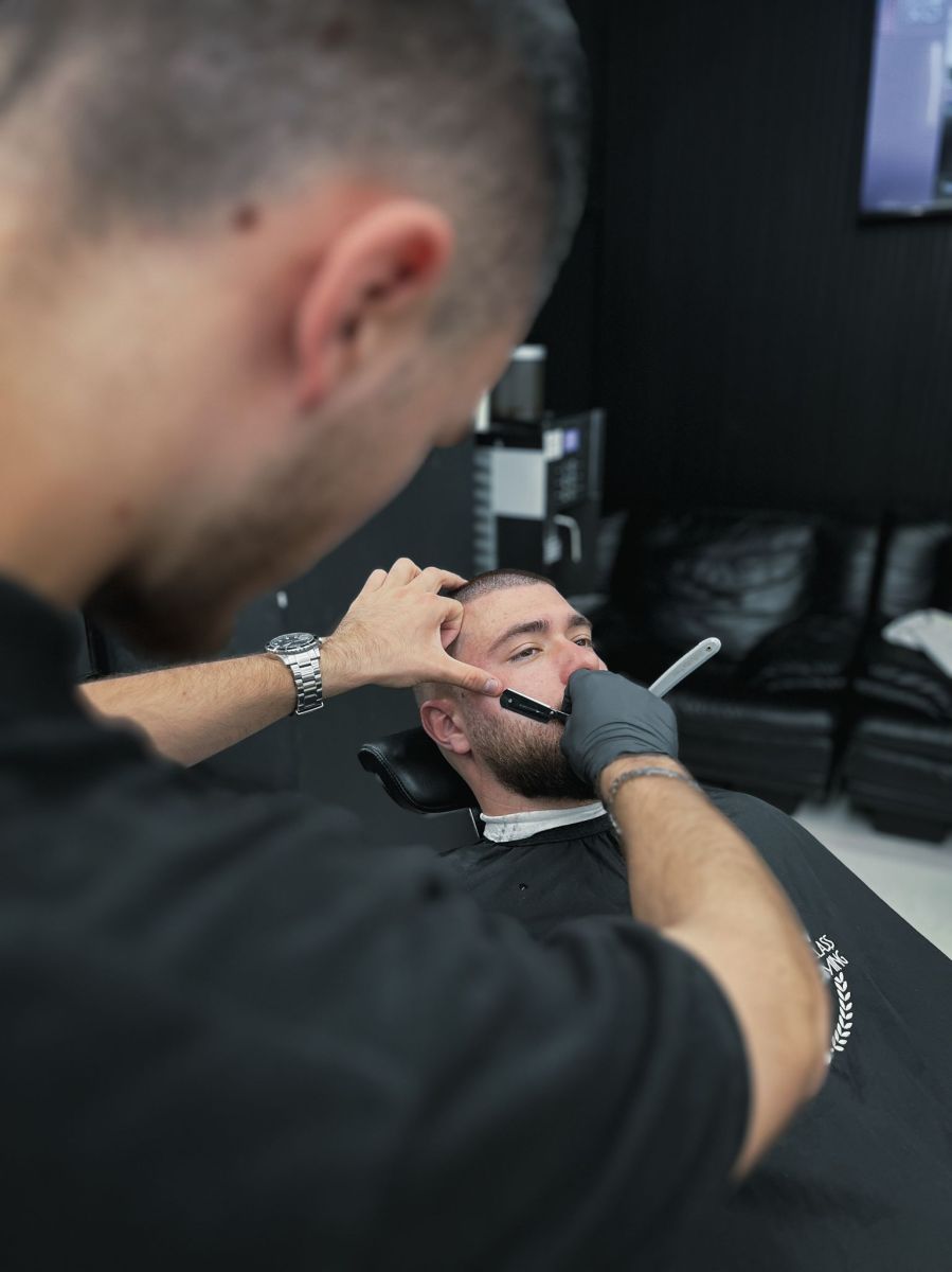 CĂTĂLIN: Denis la Elite Barbershop | LOGO paper