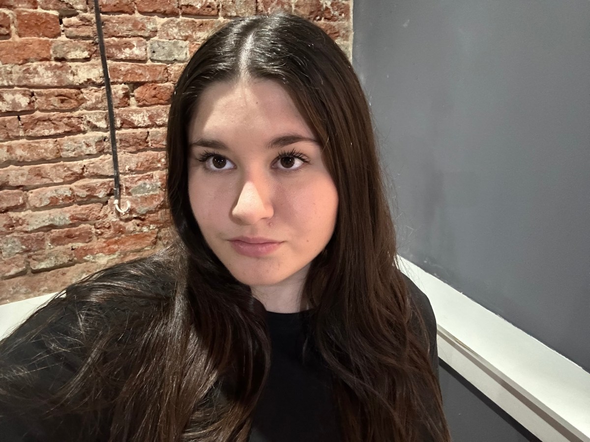 ELISA: Spaima de halatele albe | LOGO paper