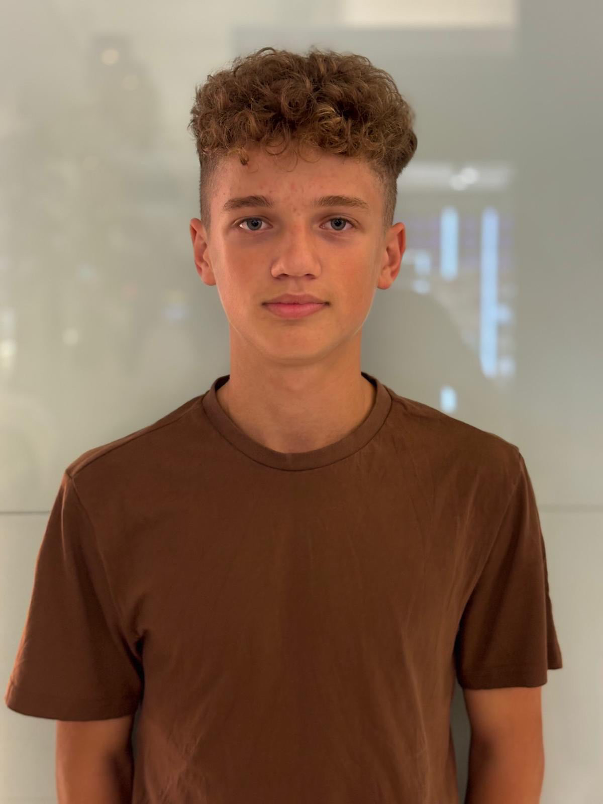 Adolescenți care (ne) trag în piept | LOGO paper